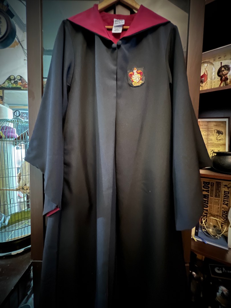 Harry Potter Gryffindor Robe from USJ, Hobbies & Toys, Memorabilia ...