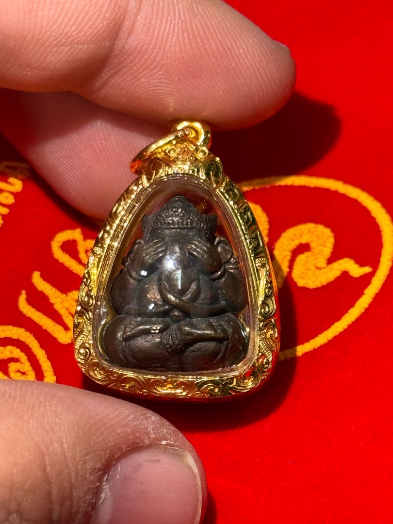 Lp Hong Phra Pikanet First Batch Be2544, Hobbies & Toys, Memorabilia ...
