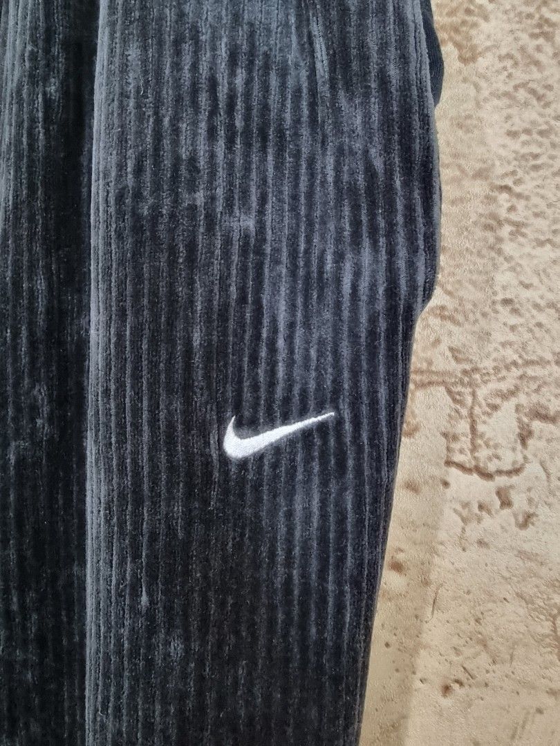 Nike Pleated Velvet Swoosh Logo pants, Men's Fashion, Bottoms, Joggers ...