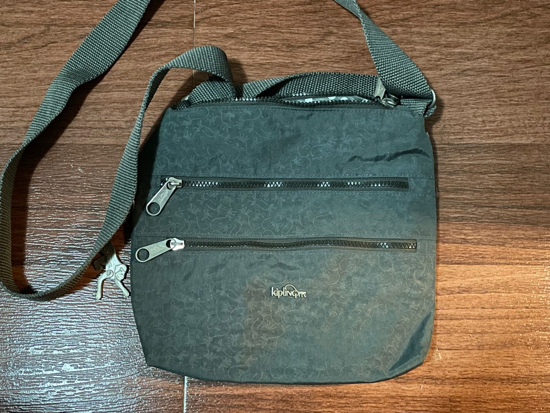 Original Kipling Sling Bag, Men's Fashion, Bags, Sling Bags on Carousell
