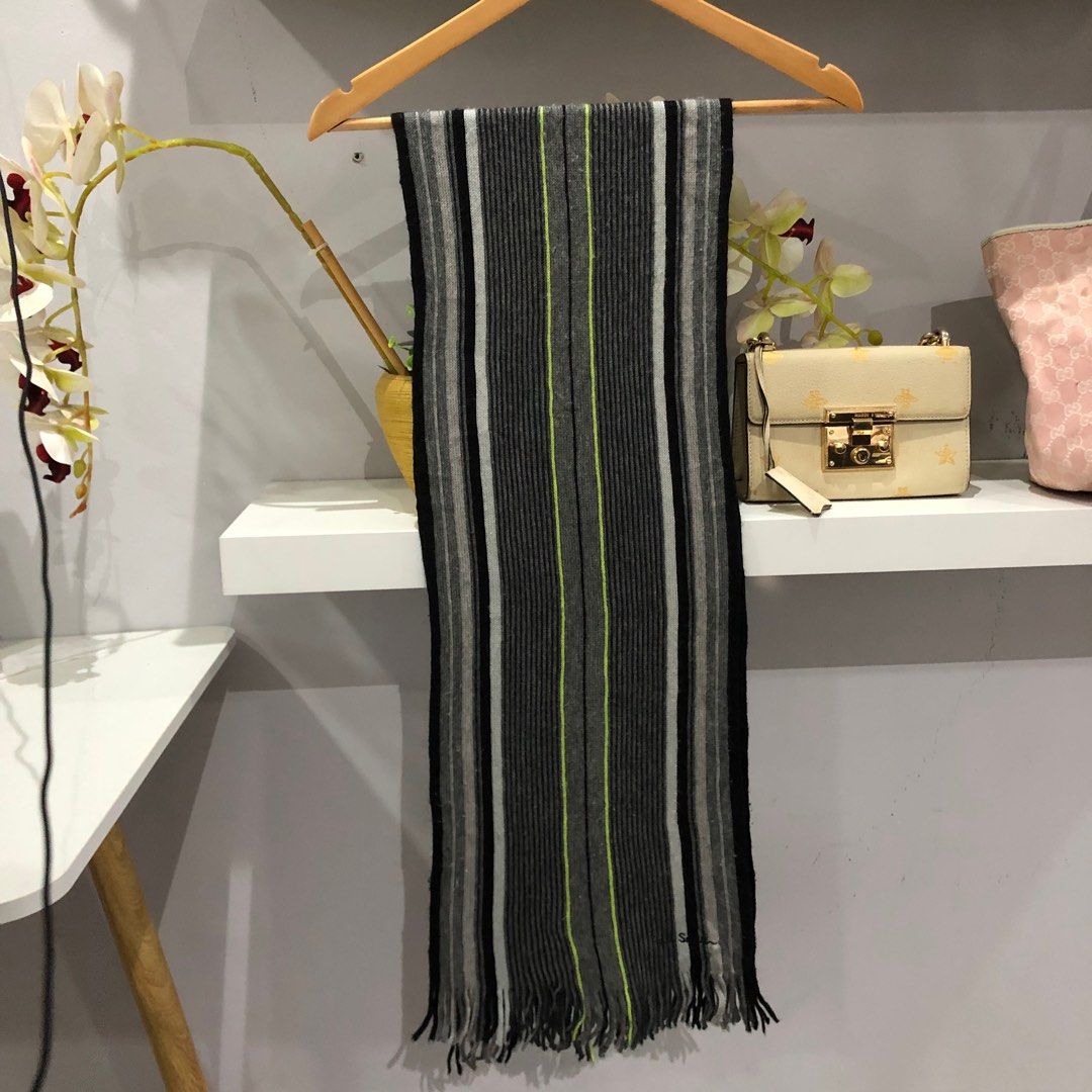Paul smith scaft, Women's Fashion, Watches & Accessories, Scarves on ...