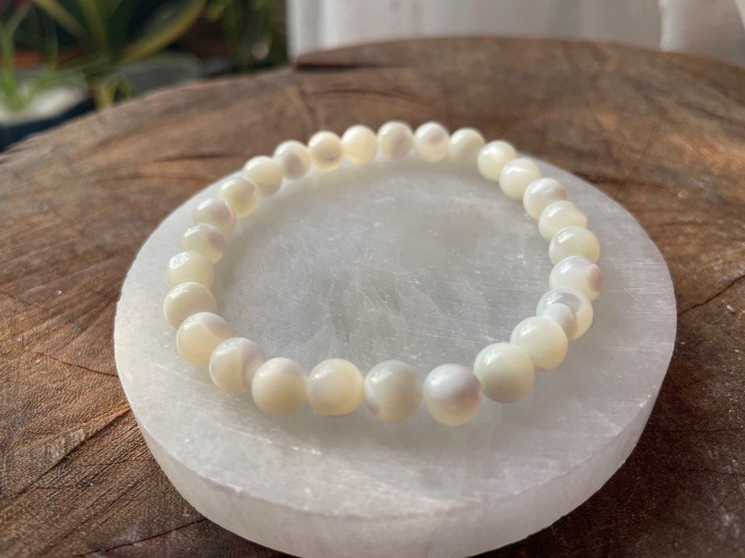 Pinctada Albina Shell Bracelet, Women's Fashion, Jewelry & Organisers ...