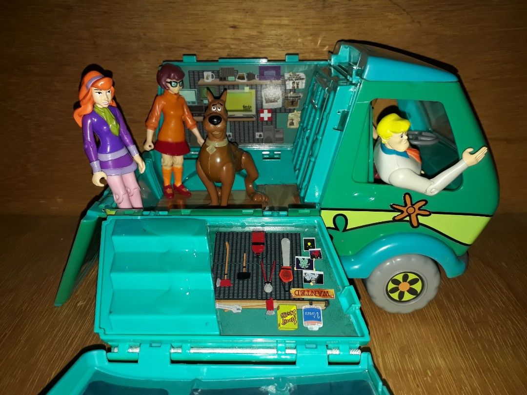 scooby doo van & figure, Hobbies & Toys, Toys & Games on Carousell