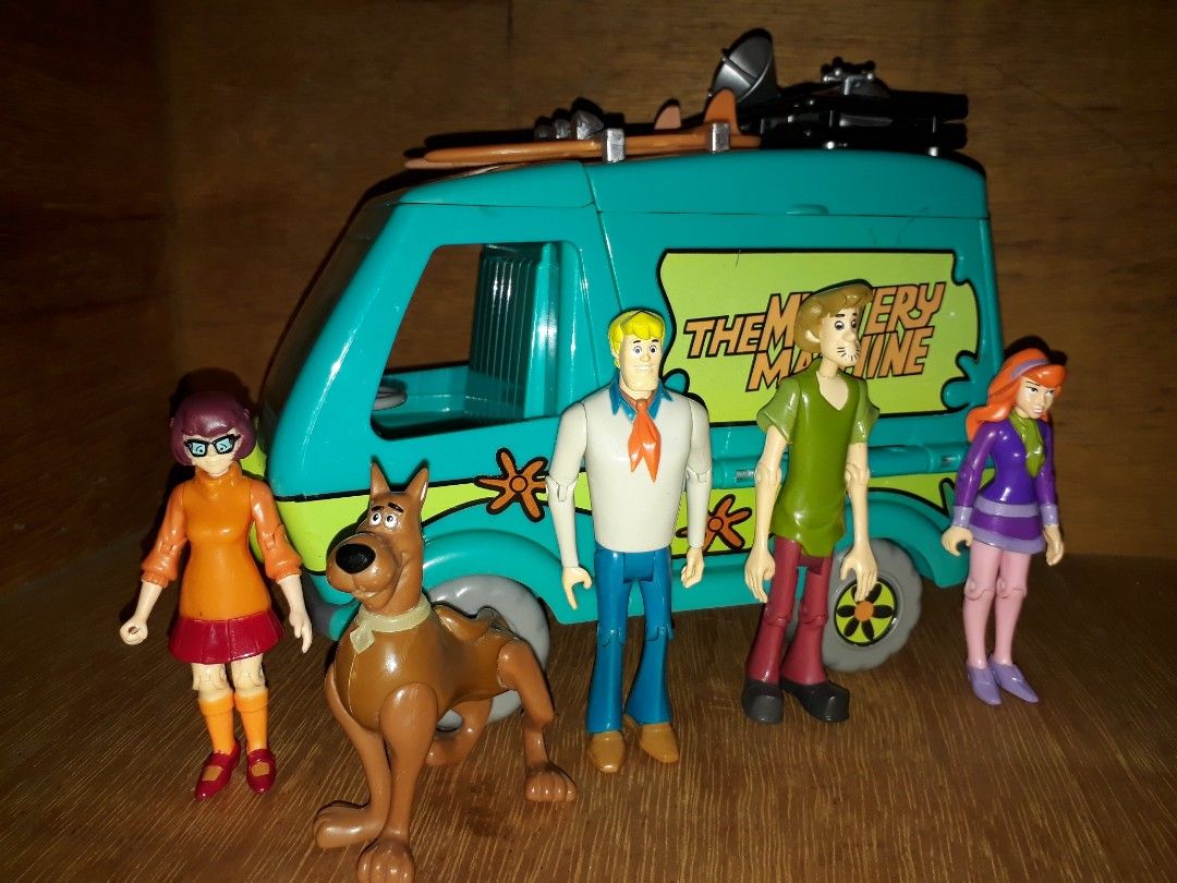 scooby doo van & figure, Hobbies & Toys, Toys & Games on Carousell