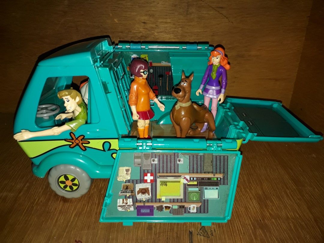 scooby doo van & figure, Hobbies & Toys, Toys & Games on Carousell