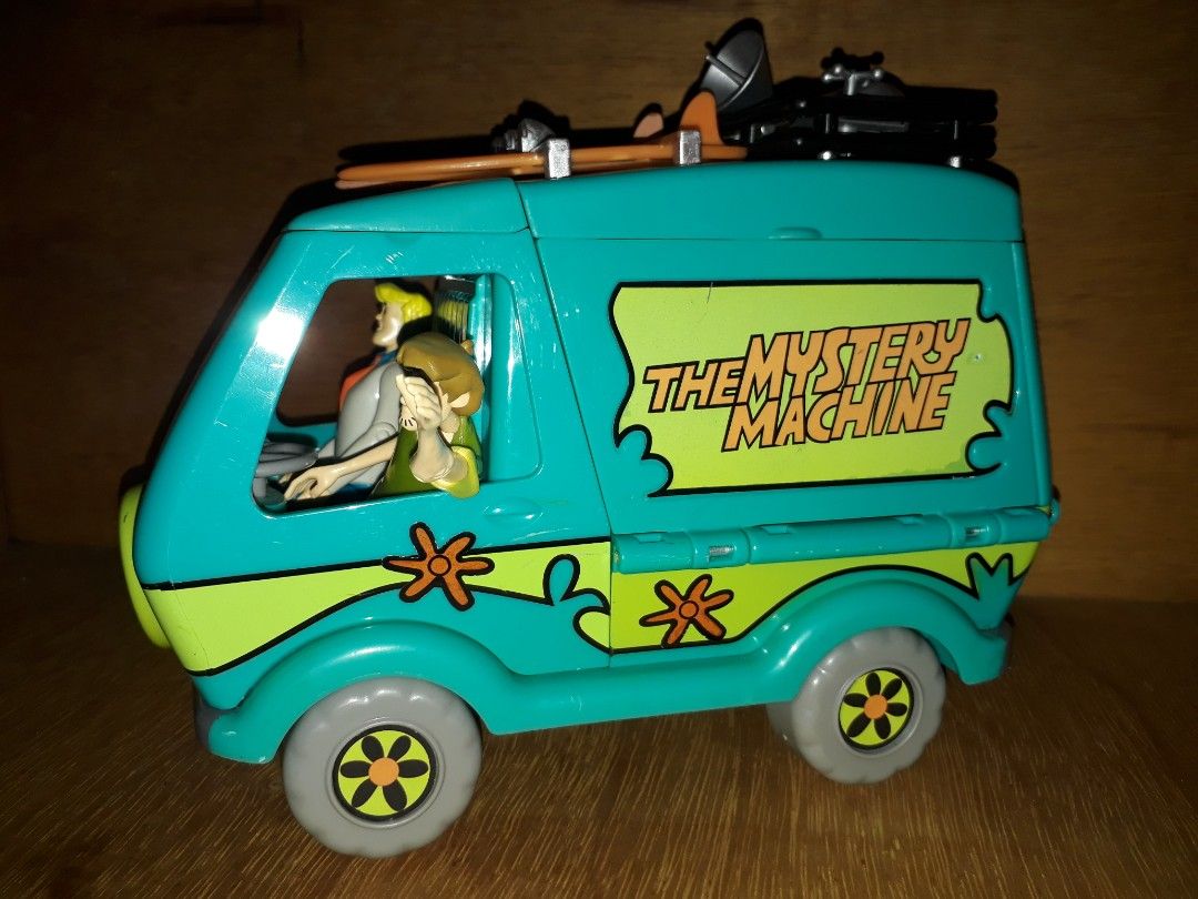 scooby doo van & figure, Hobbies & Toys, Toys & Games on Carousell