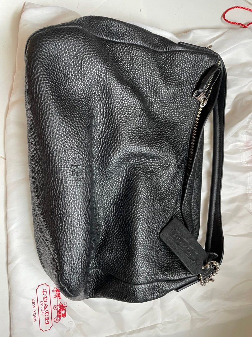 Shoulder bags, Women's Fashion, Bags & Wallets, Shoulder Bags on Carousell
