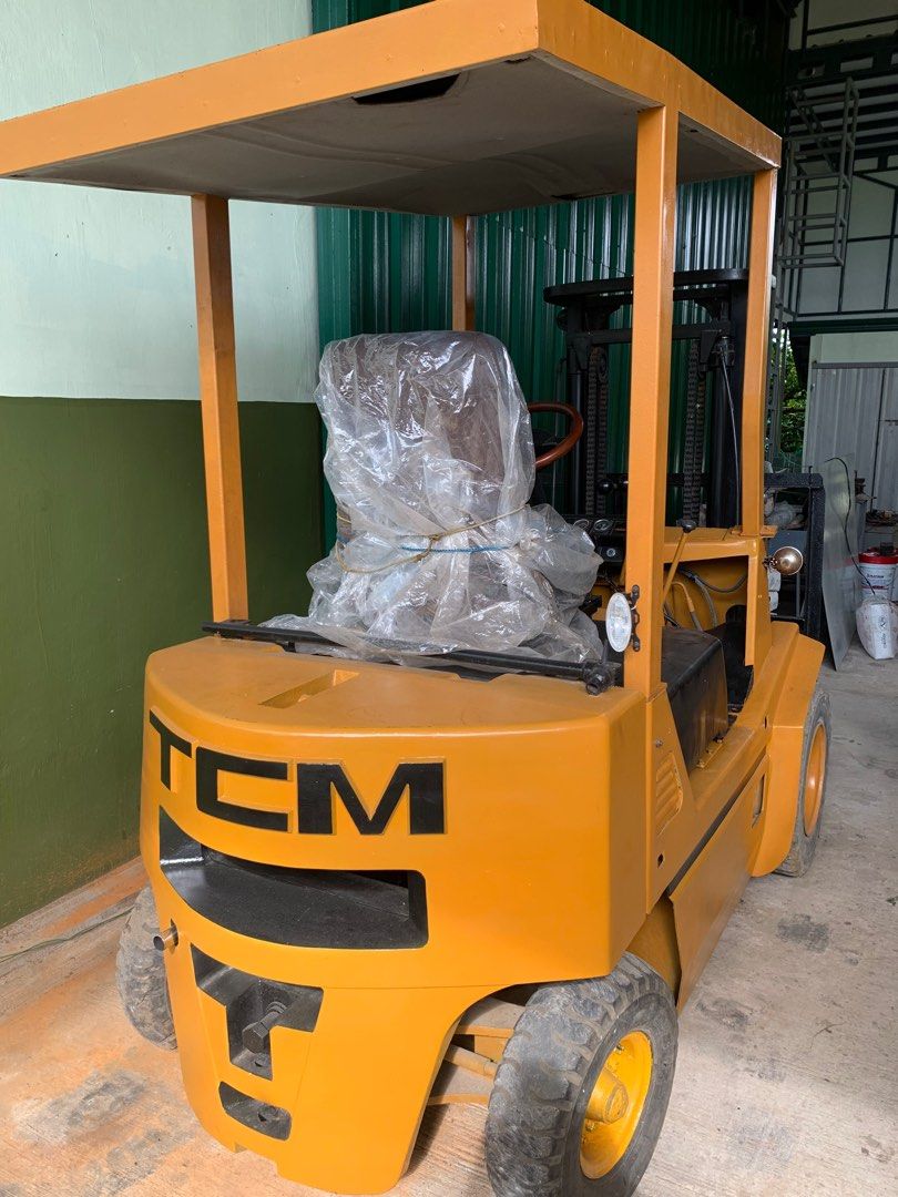 TCM Fork Lift with Isuzu Engine 2T Capacity, Commercial & Industrial ...