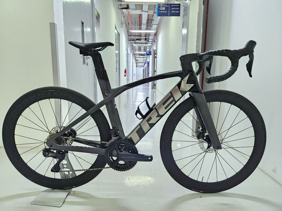 Trek Madone SLR 7 Metallic Black 2023, Sports Equipment, Bicycles ...