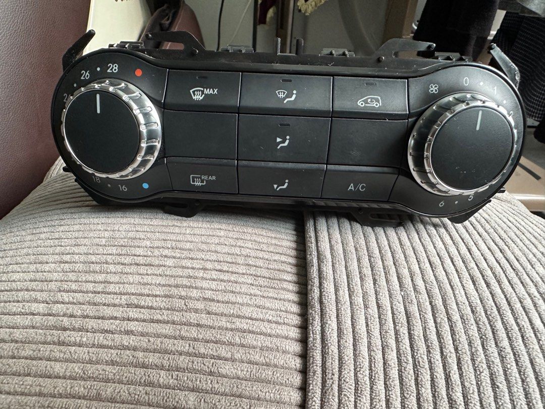 W246 aircon panel, Car Accessories, Accessories on Carousell