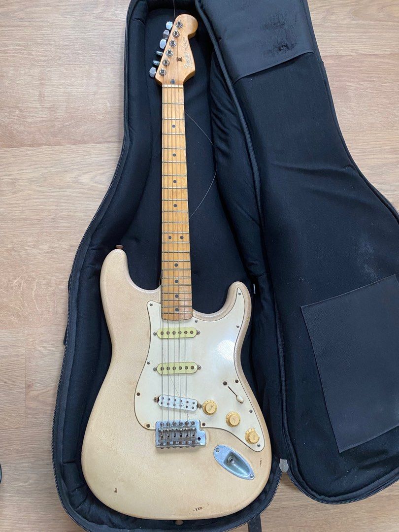 90s Fender Stratocaster with upgraded pickups (MIM), Hobbies & Toys ...