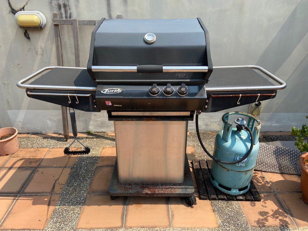 BBQ Grill, Furniture & Home Living, Outdoor Furniture on Carousell