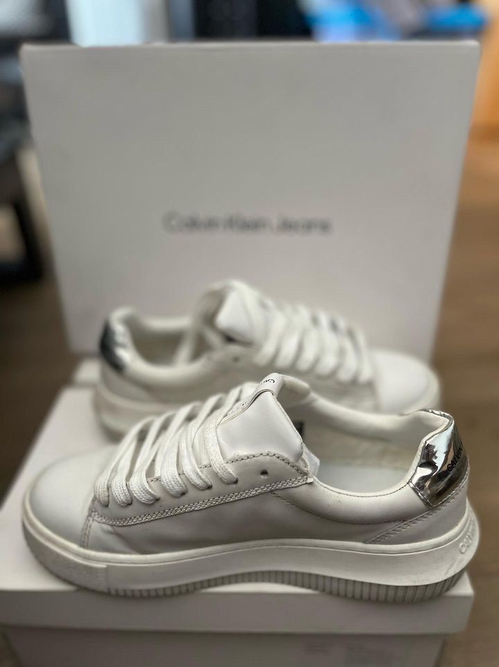 Calvin klein shoes, Fesyen Wanita, Sepatu di Carousell