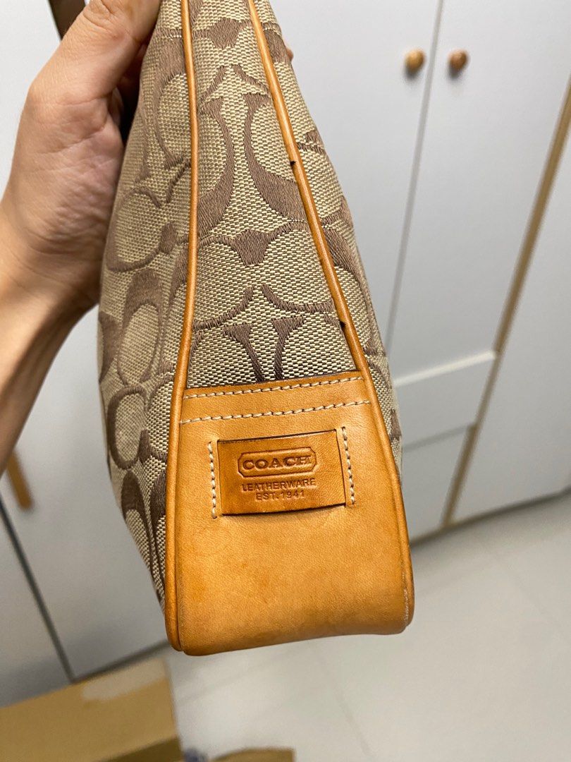 Coach Hampton Signature (Authentic), Luxury, Bags & Wallets on Carousell