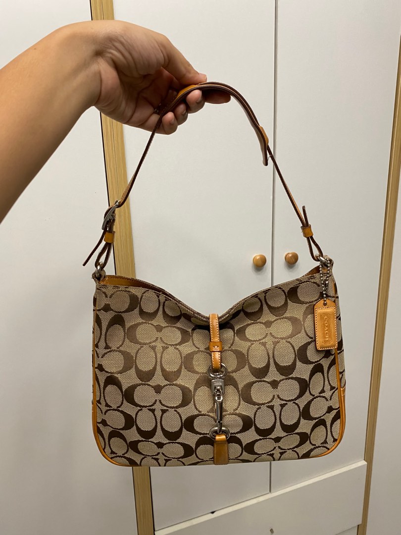Coach Hampton Signature (Authentic), Luxury, Bags & Wallets on Carousell