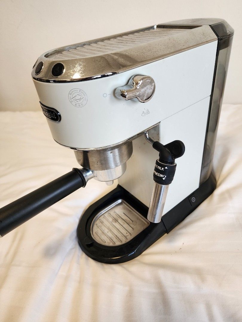 DeLonghi EC685.W, TV & Home Appliances, Kitchen Appliances, Coffee ...