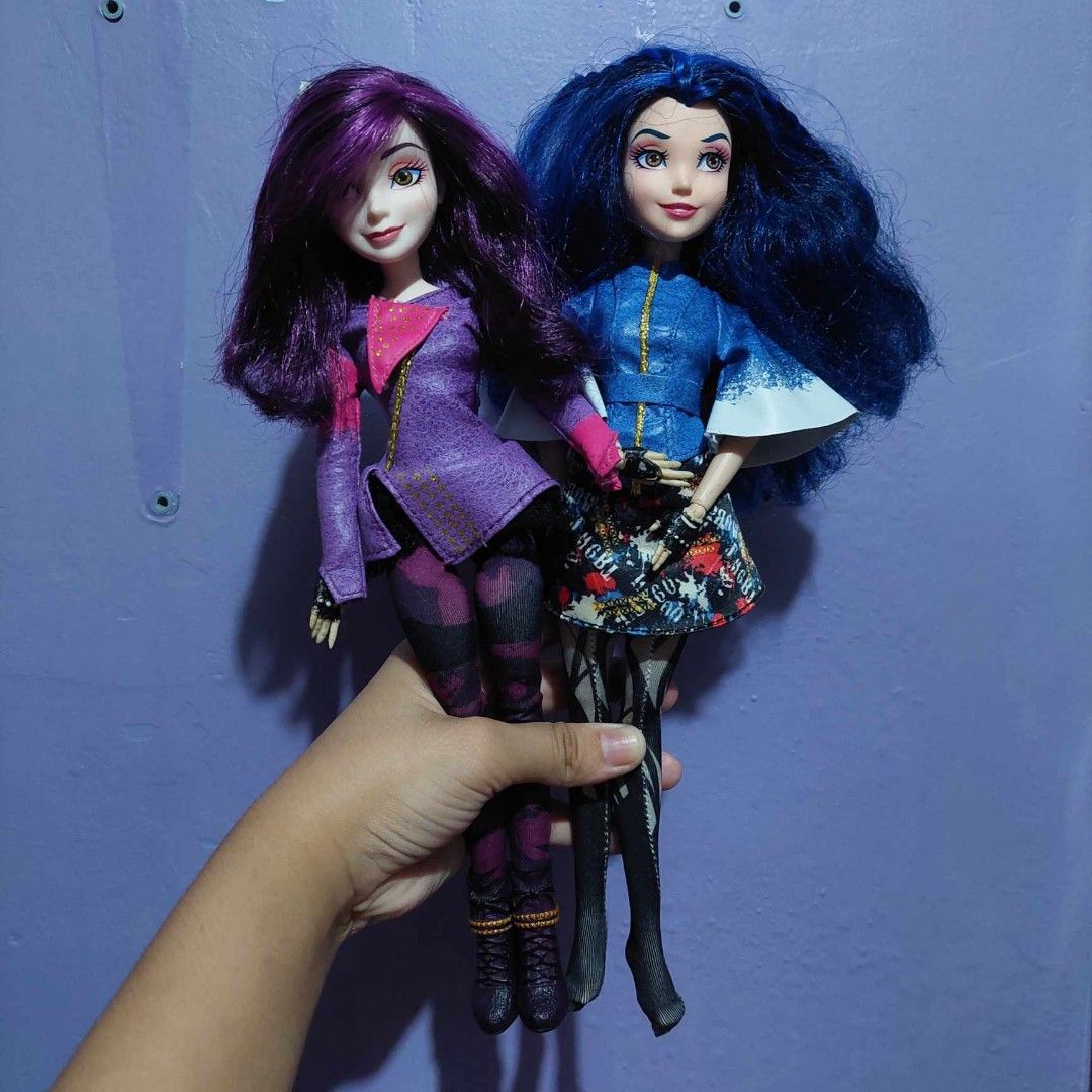 Descendants Mal & Evie Doll bundle, Hobbies & Toys, Toys & Games on ...