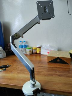 Desk monitor arm Human Scale, Computers & Tech, Parts & Accessories ...