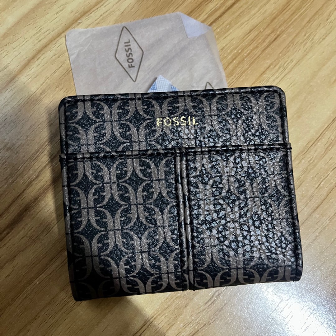 Fossil bifold compact wallet, Women's Fashion, Bags & Wallets, Wallets ...