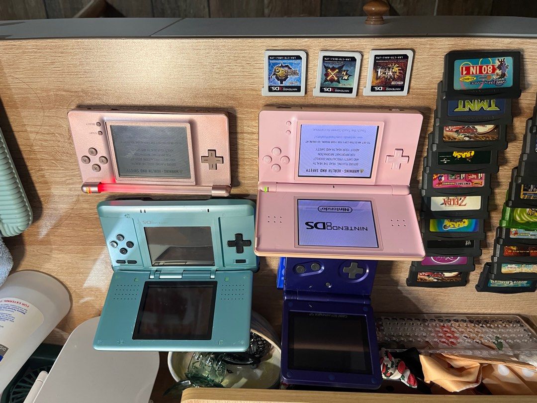 Four Consoles + 20 GBA Carts + 3 2DS/3DS Cartridges, Video Gaming ...