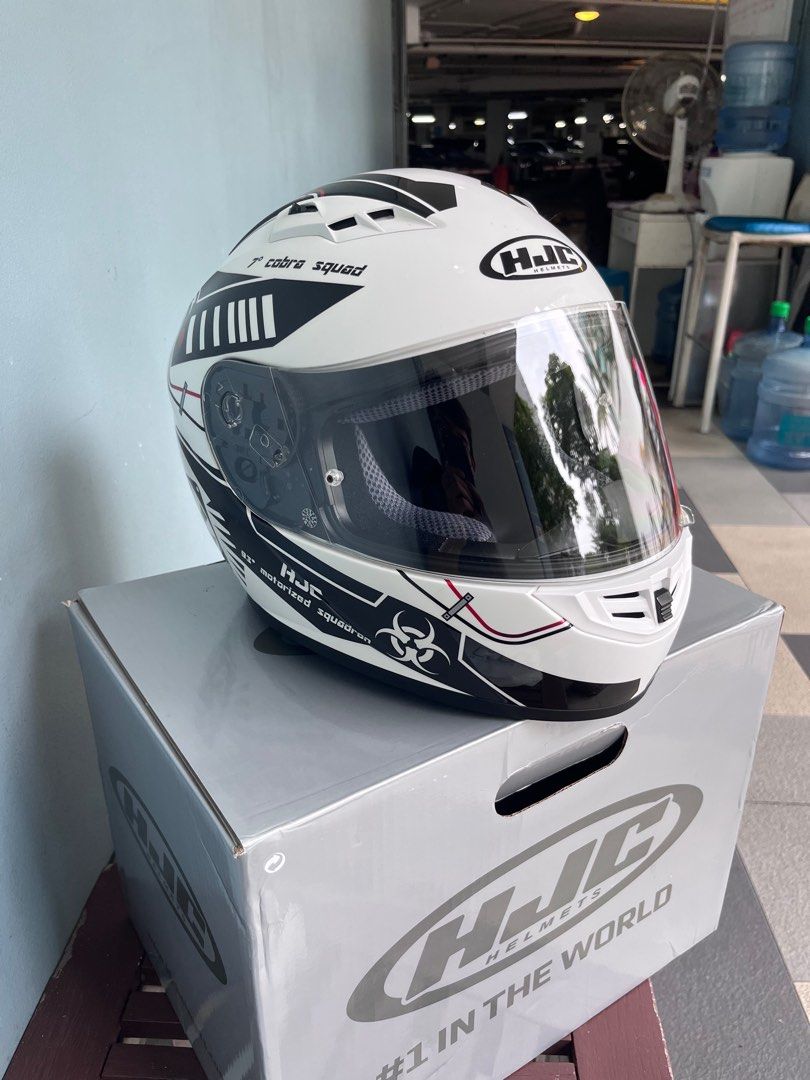 HJC FULL FACE HELMET, Motorcycles, Motorcycle Apparel on Carousell