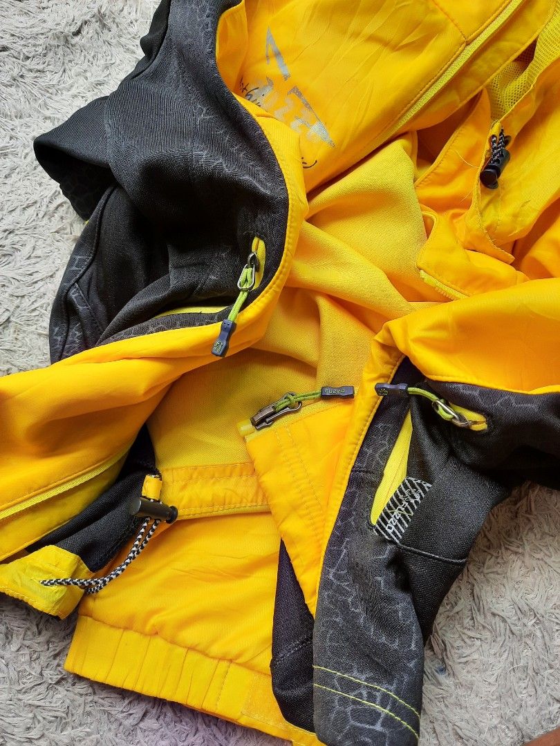 Jaket outdoor fuzzo by peugeot, Fesyen Pria, Pakaian , Baju Luaran di ...