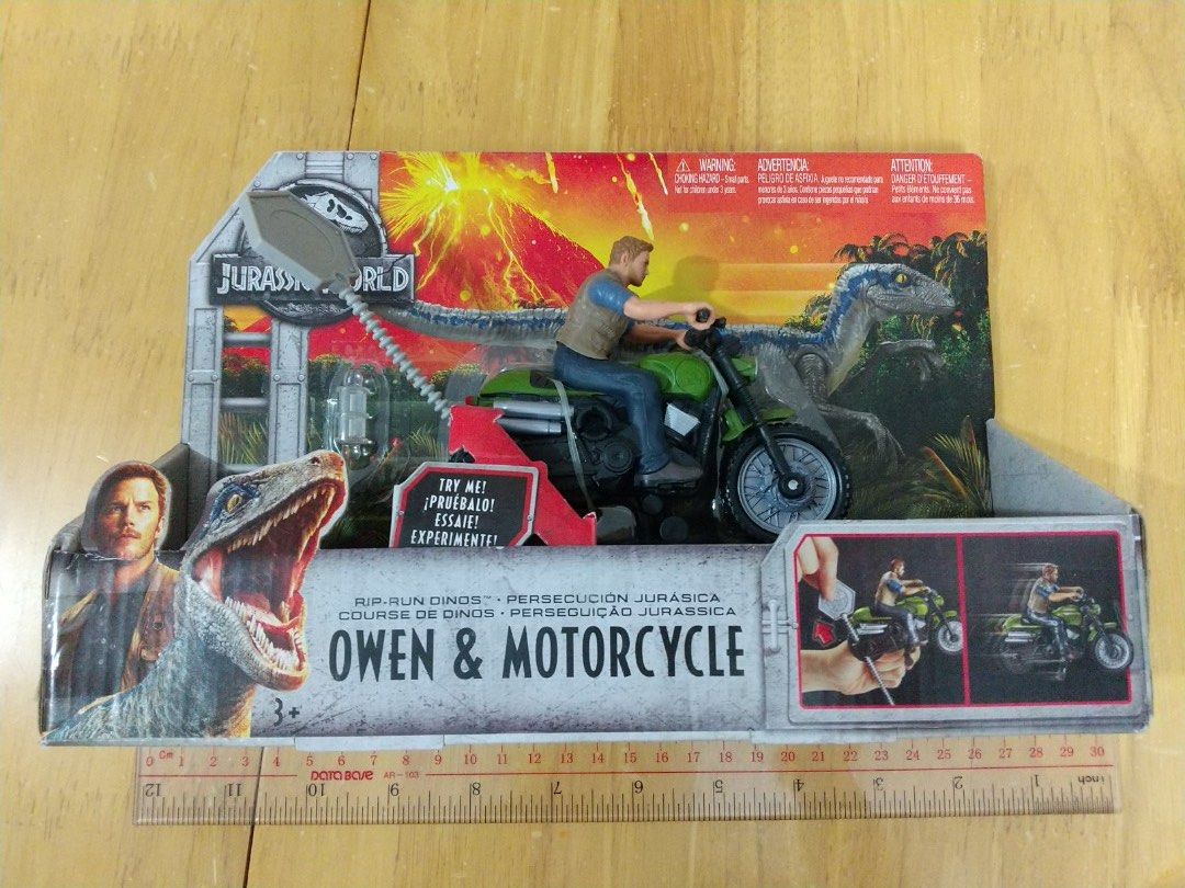 Jurassic World Owen & motorcycle figure, 兒童＆孕婦用品, 嬰兒玩具 - Carousell