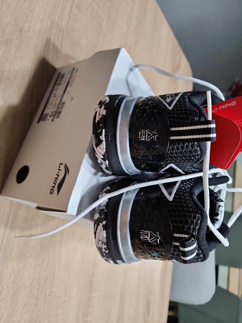 Li Ling Blade Pro Badminton Shoe, Sports Equipment, Sports & Games ...