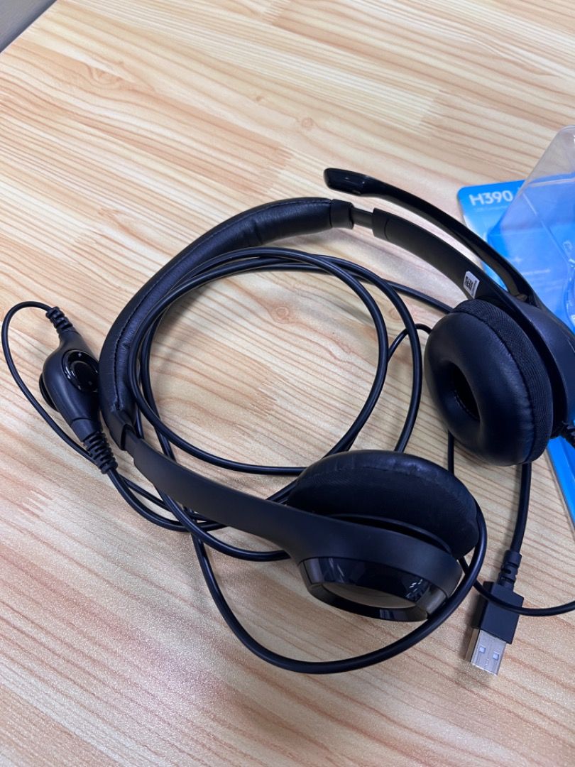 logi headphones office, Audio, Headphones & Headsets on Carousell