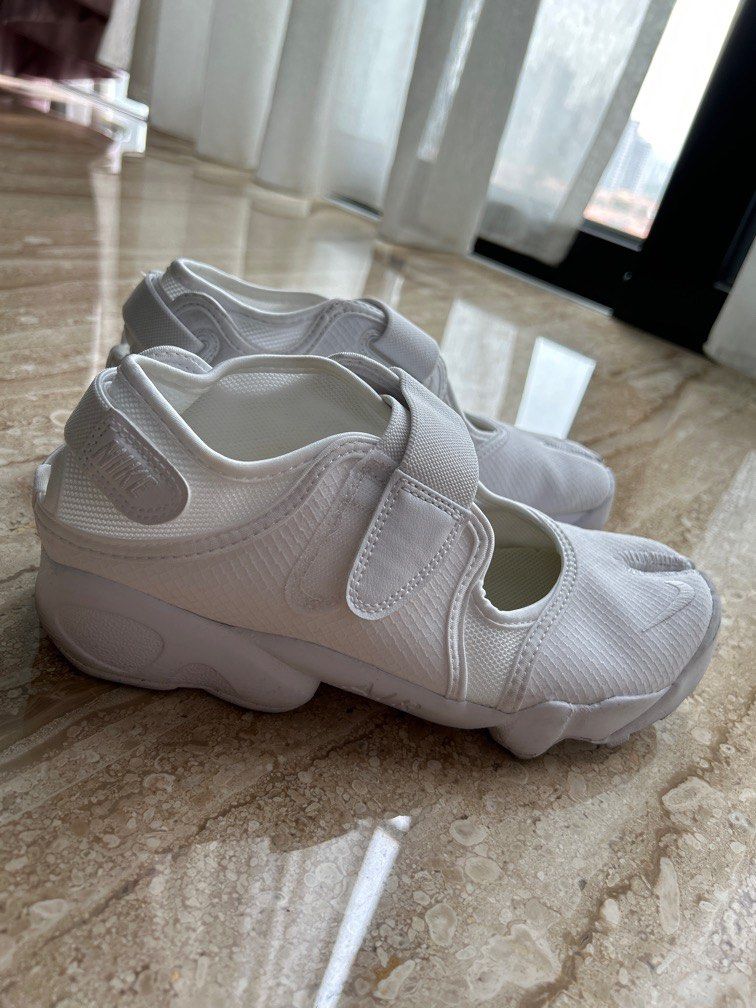 Nike Air Rift (white), Women's Fashion, Footwear, Sneakers on Carousell