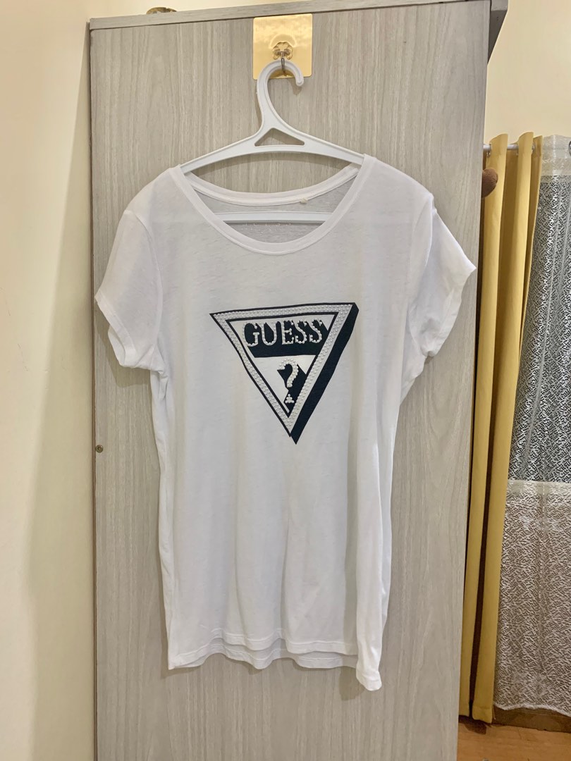 Original Guess Tshirt, Women's Fashion, Tops, Shirts on Carousell