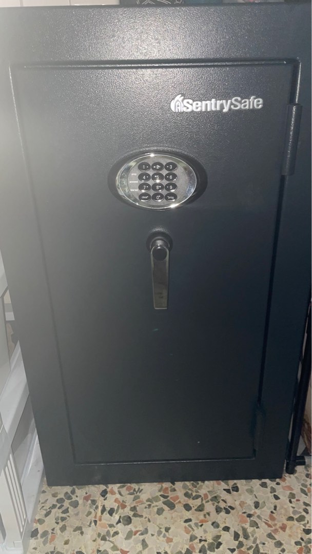 Sentry Safelock, Furniture & Home Living, Security & Locks, Safe on ...