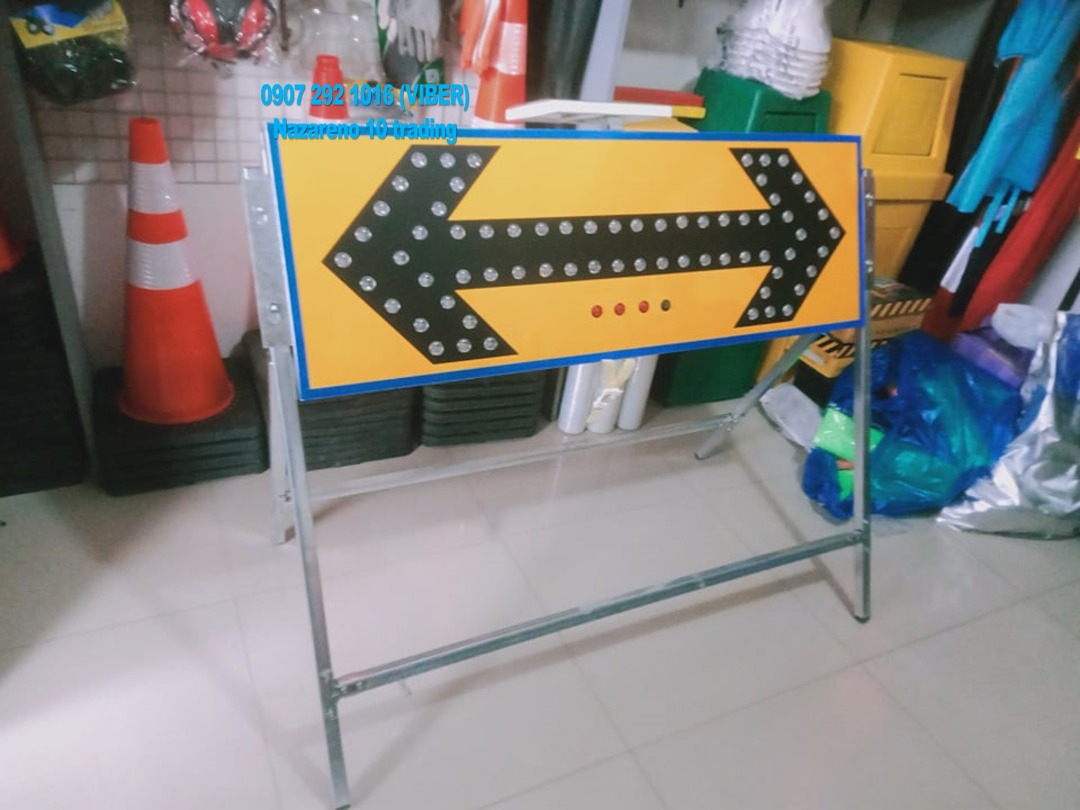Solar light arrow board 54, Commercial & Industrial, Construction ...