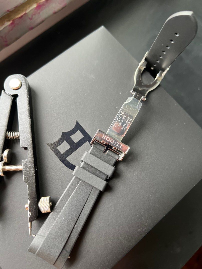 Tudor Black Bay 41 integrated rubber strap w Clasp (Matt black), Men's ...