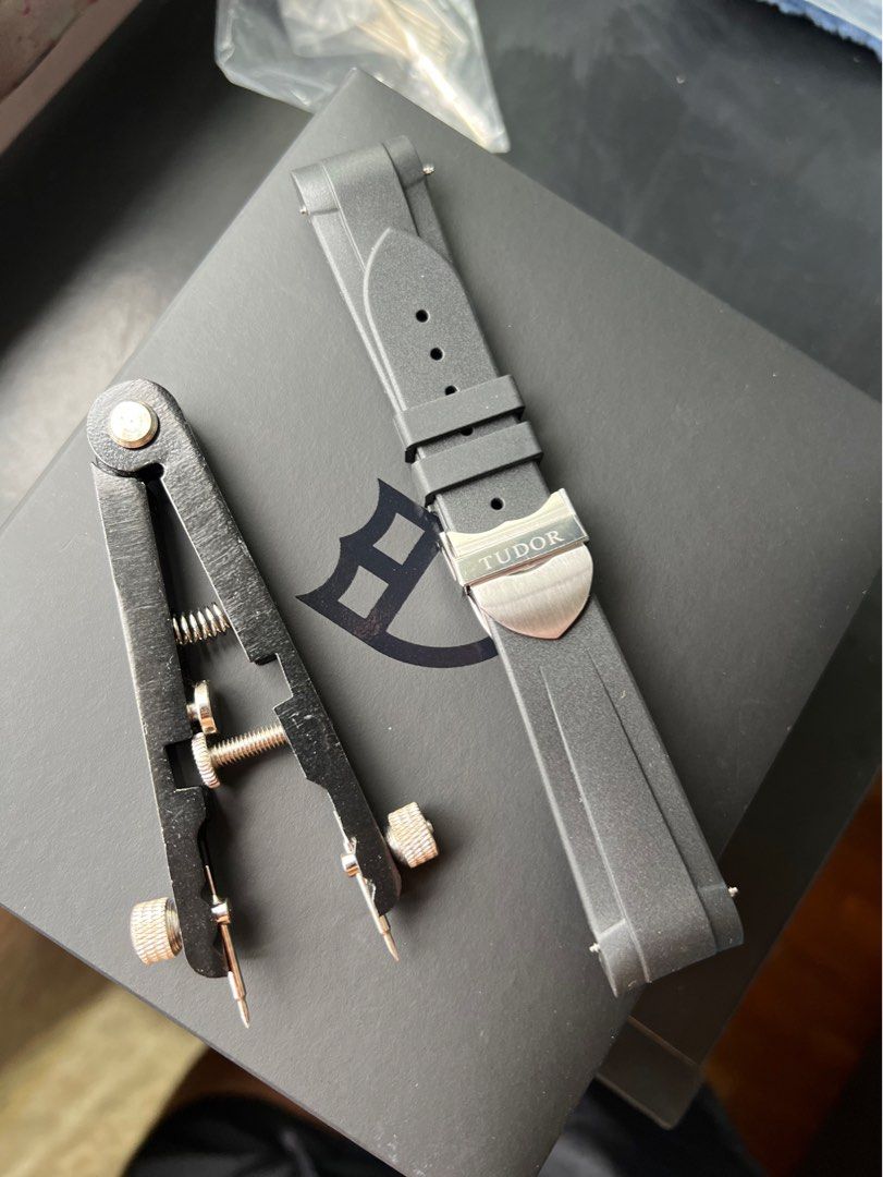 Tudor Black Bay 41 integrated rubber strap w Clasp (Matt black), Men's ...