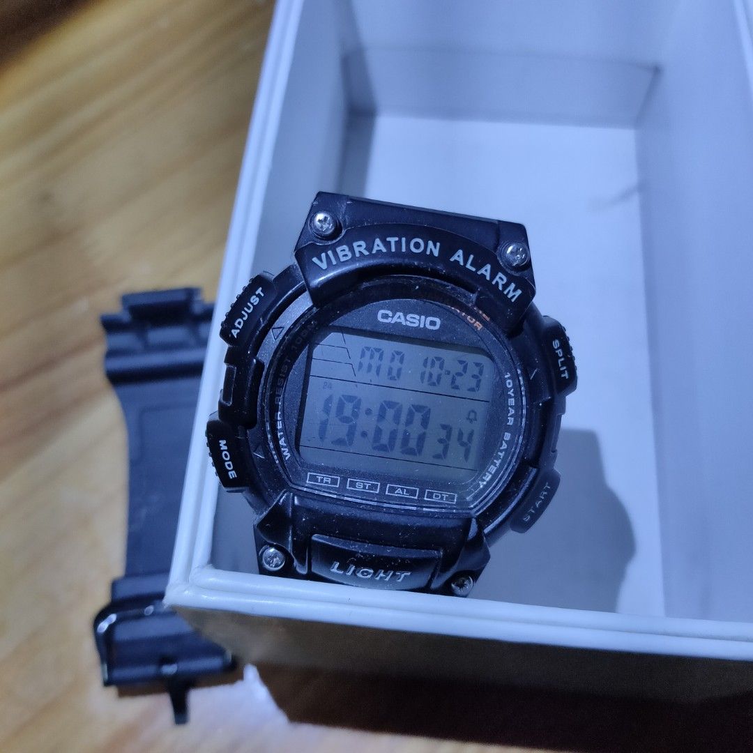 Casio W-735 (broken watch strap), 男裝, 手錶及配件, 手錶 - Carousell