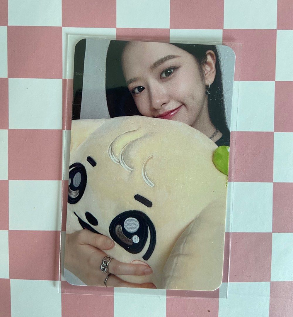wts ive yujin minive photocard, Hobbies & Toys, Collectibles ...