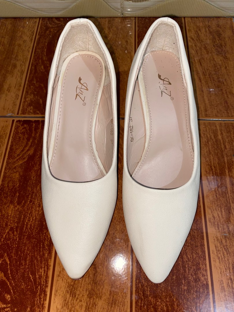 2 inch cream heels, Women's Fashion, Footwear, Heels on Carousell