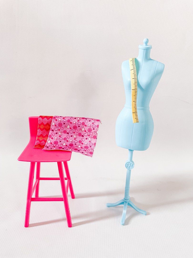 Barbie Fashion Design Studio Playset with Sewing Machine Station, Dress ...