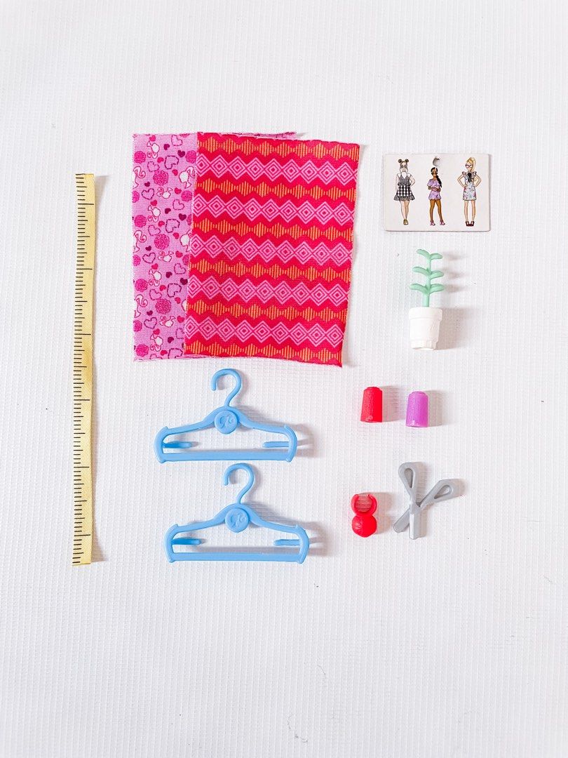 Barbie Fashion Design Studio Playset with Sewing Machine Station, Dress ...