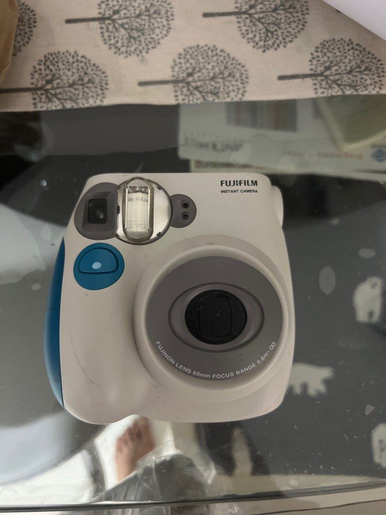 Fujifilm instax mini 7s with batteries, Photography, Cameras on Carousell