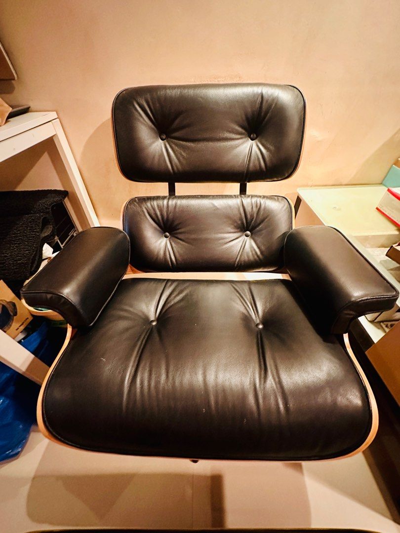 Herman Miller Arm Chair: Timeless Comfort Meets Modern Design