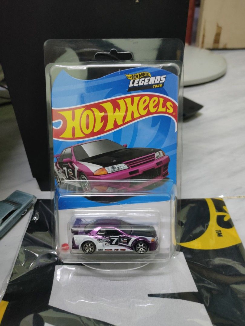 Hotwheels Legends Tour Nissan Skyline R32 with flag, Hobbies & Toys ...