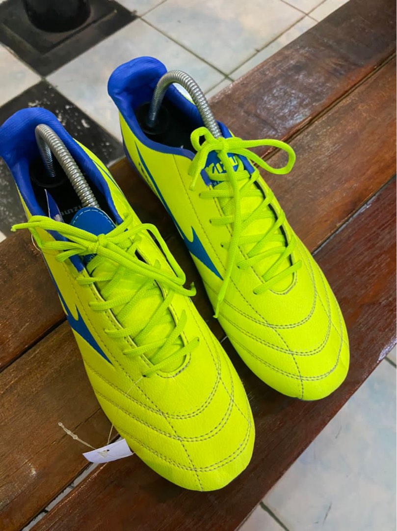 kasut bola, Men's Fashion, Footwear, Boots on Carousell