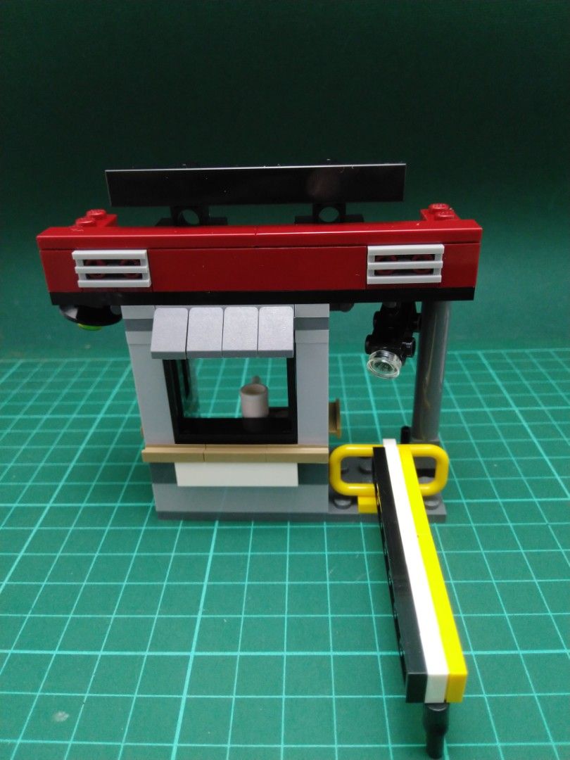 Lego Minifigures Security Guard and security setup from 70910 set ...