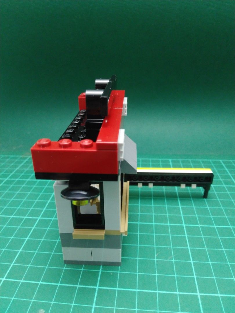 Lego Minifigures Security Guard and security setup from 70910 set ...