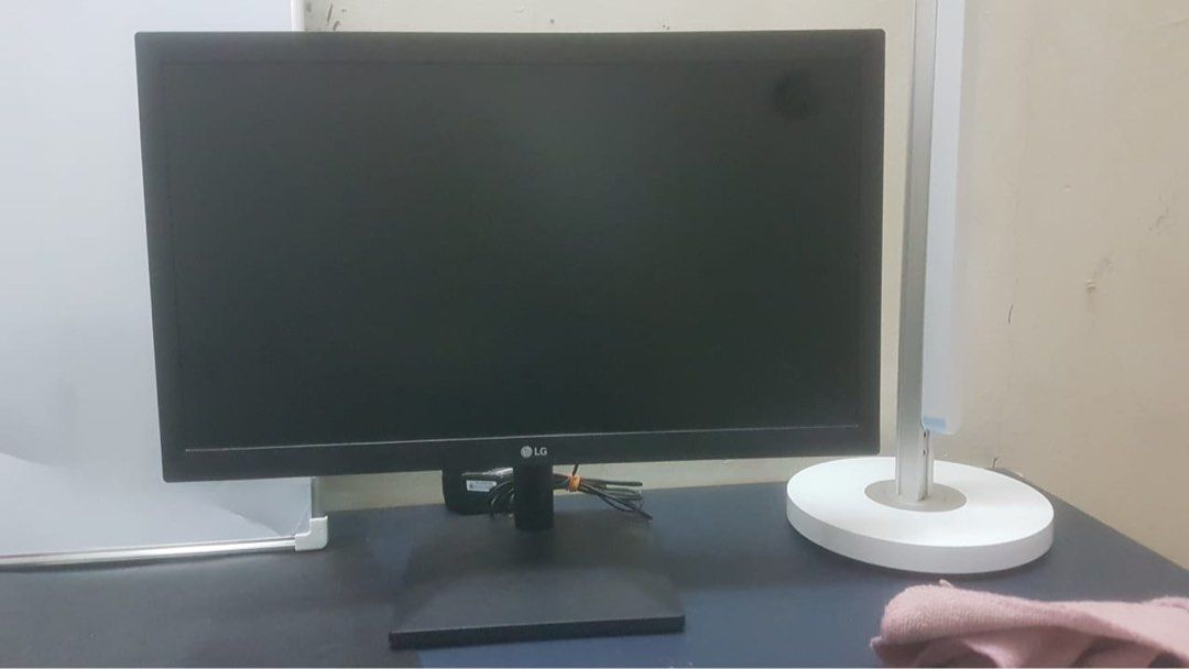 LG LCD Monitor 19 Inch (Edge color spoiled), Computers & Tech, Parts ...