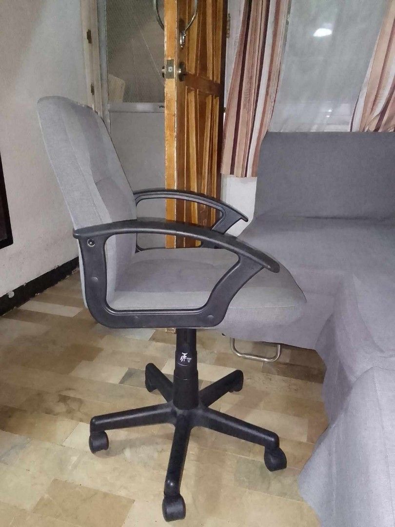 Mandaue Foam Office Chair, Furniture & Home Living, Furniture, Chairs ...