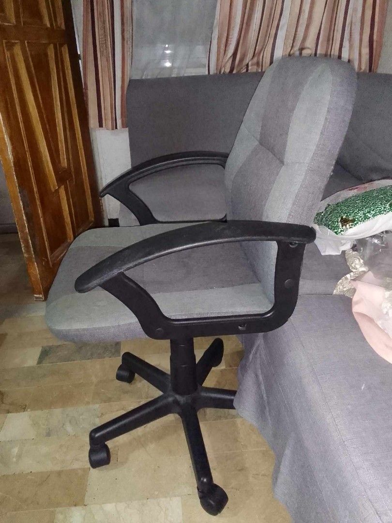 Mandaue Foam Office Chair, Furniture & Home Living, Furniture, Chairs ...