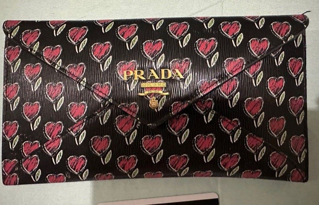 Prada envelope original dompet, Fesyen Wanita, Tas & Dompet di Carousell